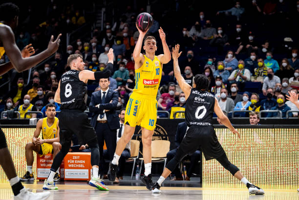 【英雄联盟】骑士之路WBG对战UP首发出炉 涅槃能否三度以下克上？